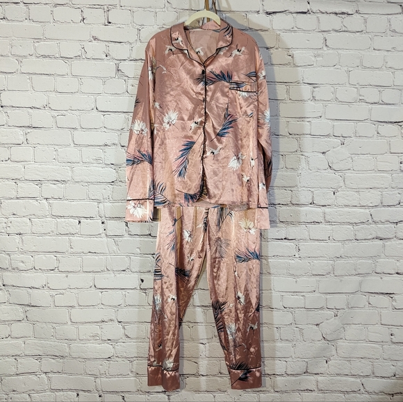 Intimates & Sleepwear | Silky Pink Pajama Set | Poshmark